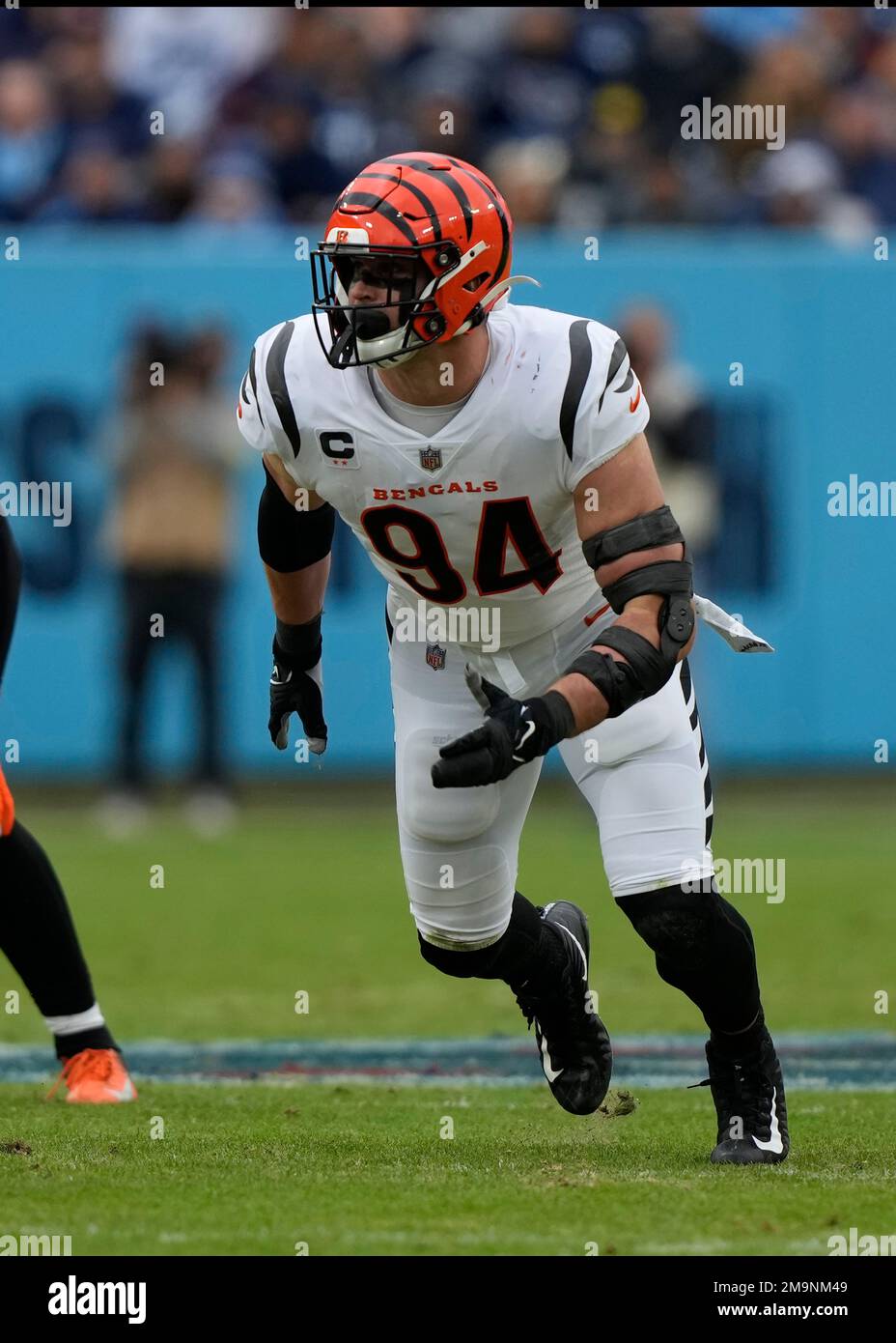 Cincinnati Bengals defensive end Sam Hubbard (94) covers in the first ...