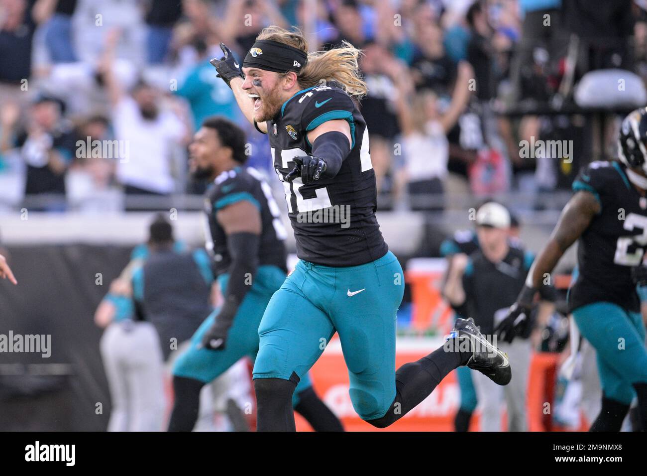 Jacksonville Jaguars safety Andrew Wingard (42) celebrates the win ...