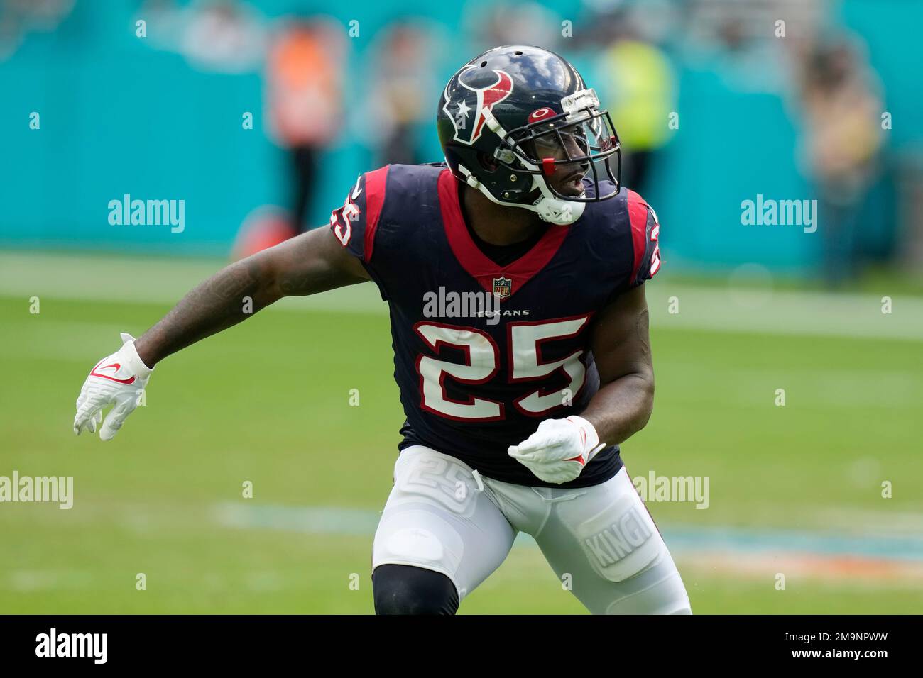 Houston Texans cornerback Desmond King II (25) waits for a play during ...