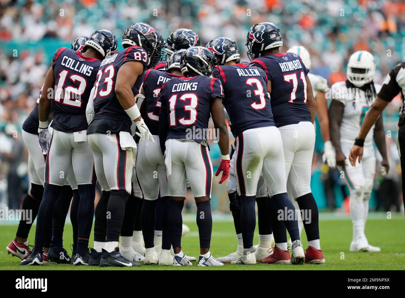 Houston Texans quarterback Kyle Allen (3) huddles with the offensive ...