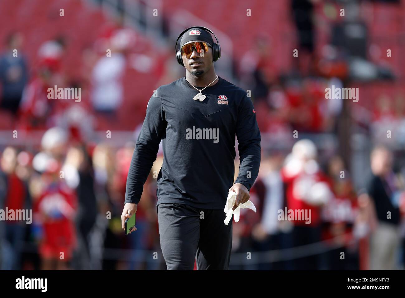 San Francisco 49ers wide receiver Deebo Samuel warms up before an NFL ...