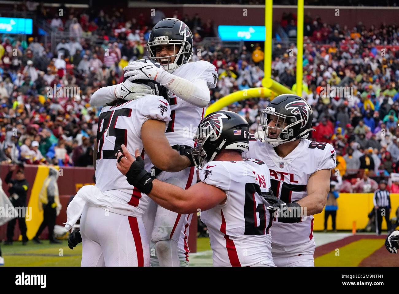 Atlanta Falcons tight end MyCole Pruitt (85) celebrating his touchdown ...