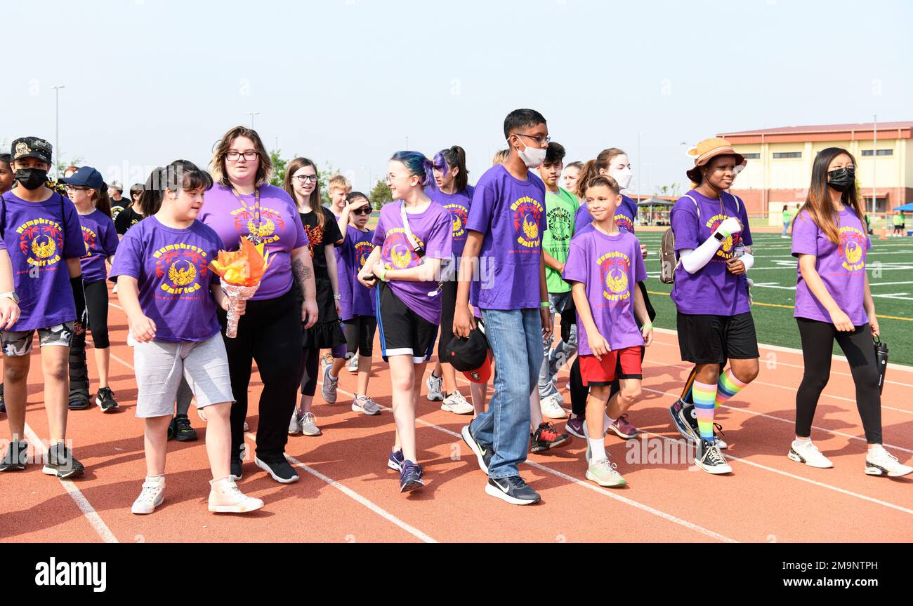 Humphreys Middle School students and faculty walk the torch around the ...