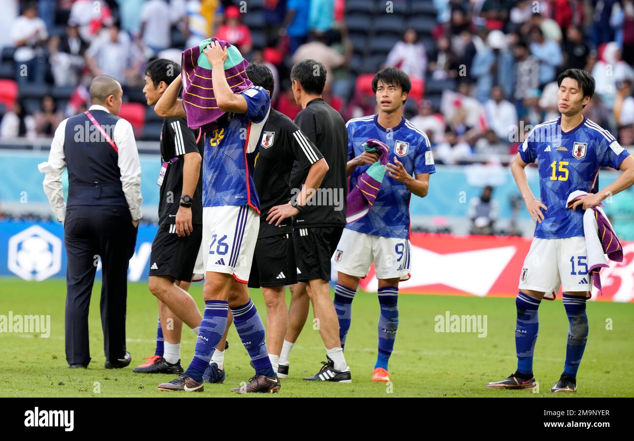 Japan's Hiroki Ito takes a towel over his head after losing the World ...