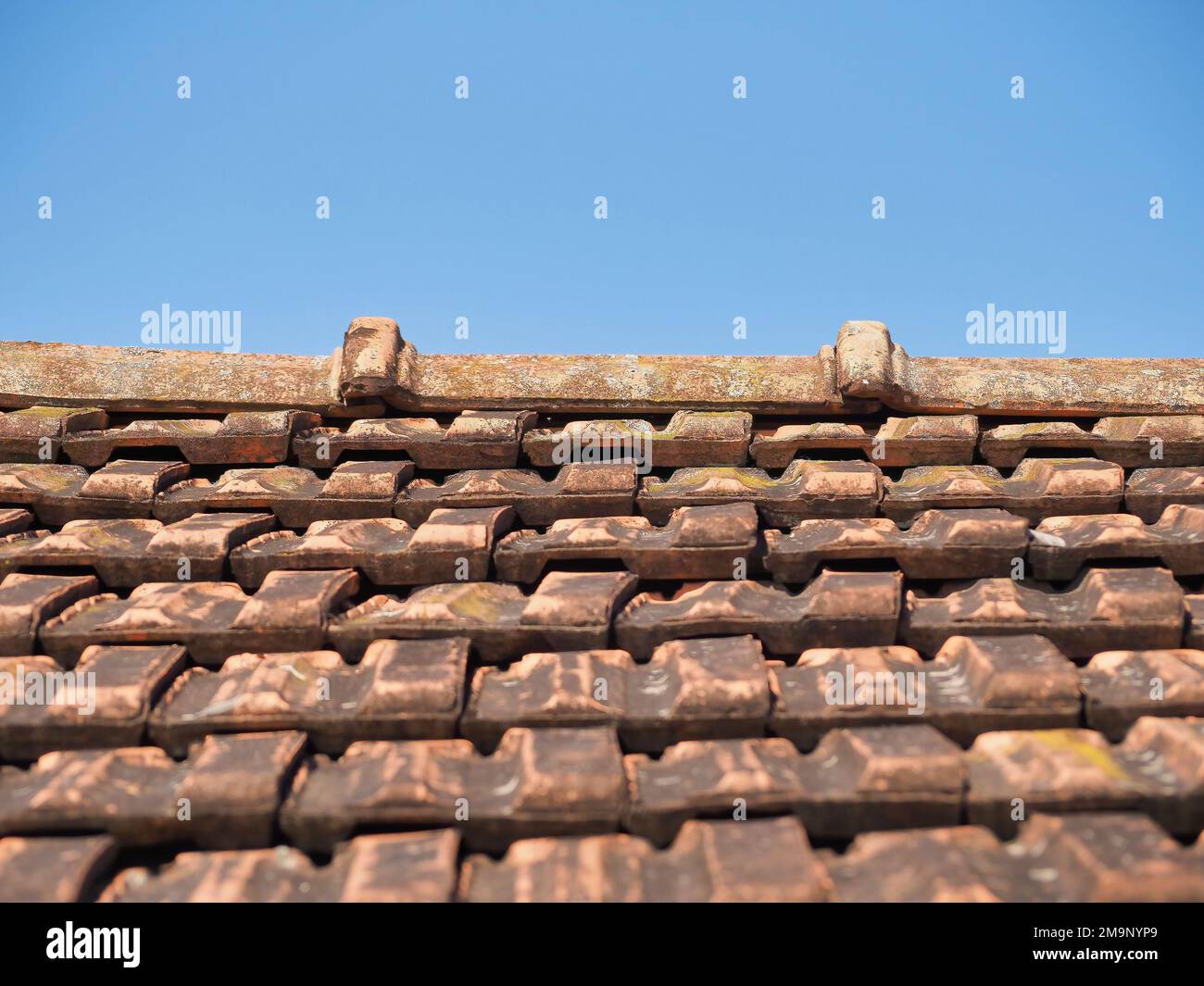 Vintage blue wave tiles hi-res stock photography and images - Alamy