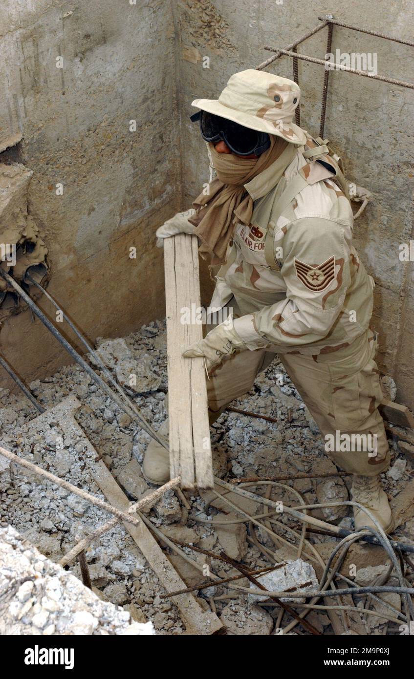 030416-F-5712B-019. Base: Tallil Air Base State: Dhi Qar Country: Iraq ...