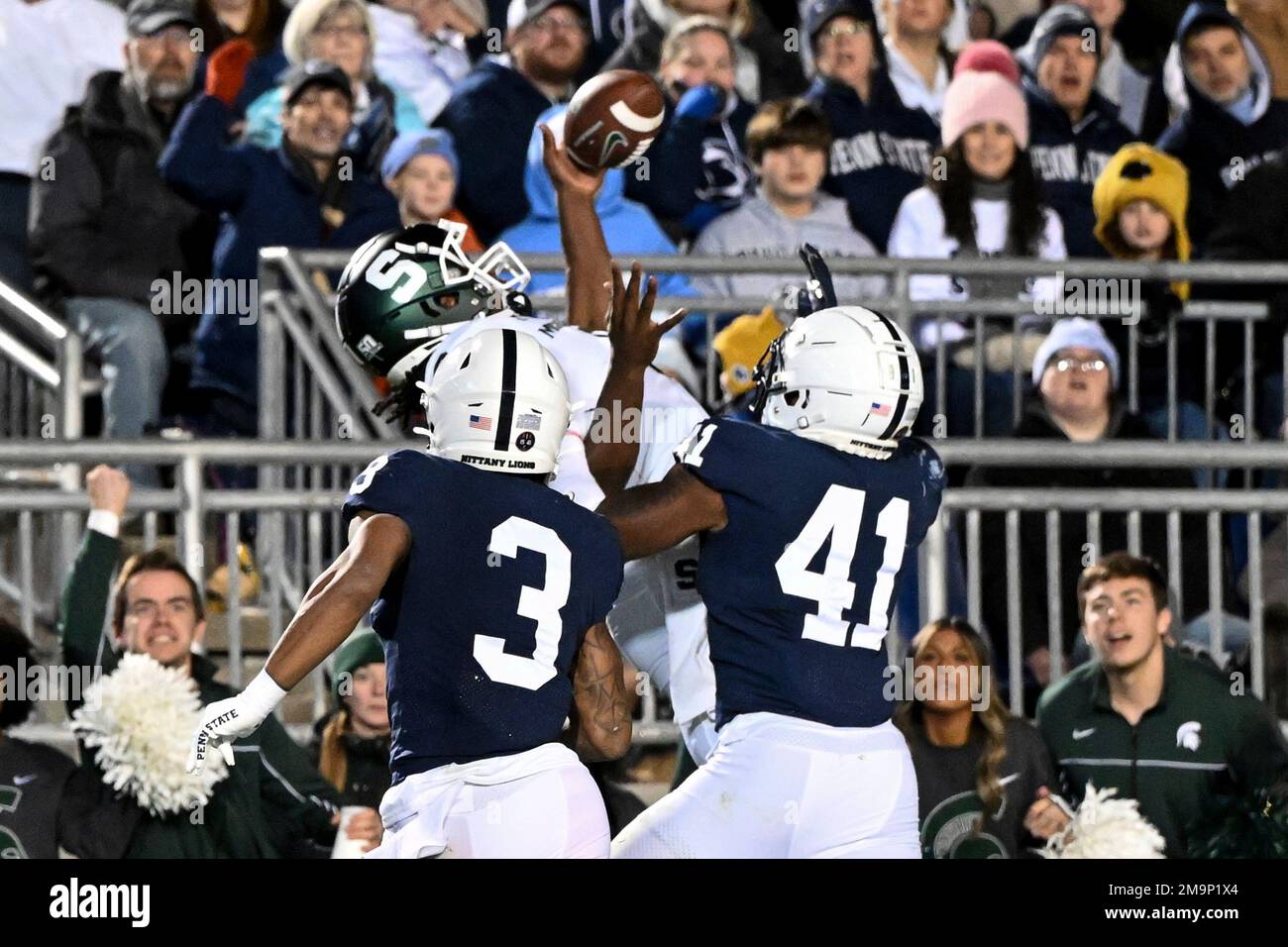 Michigan State tight end Maliq Carr (6)catches a touchdown pass as Penn ...