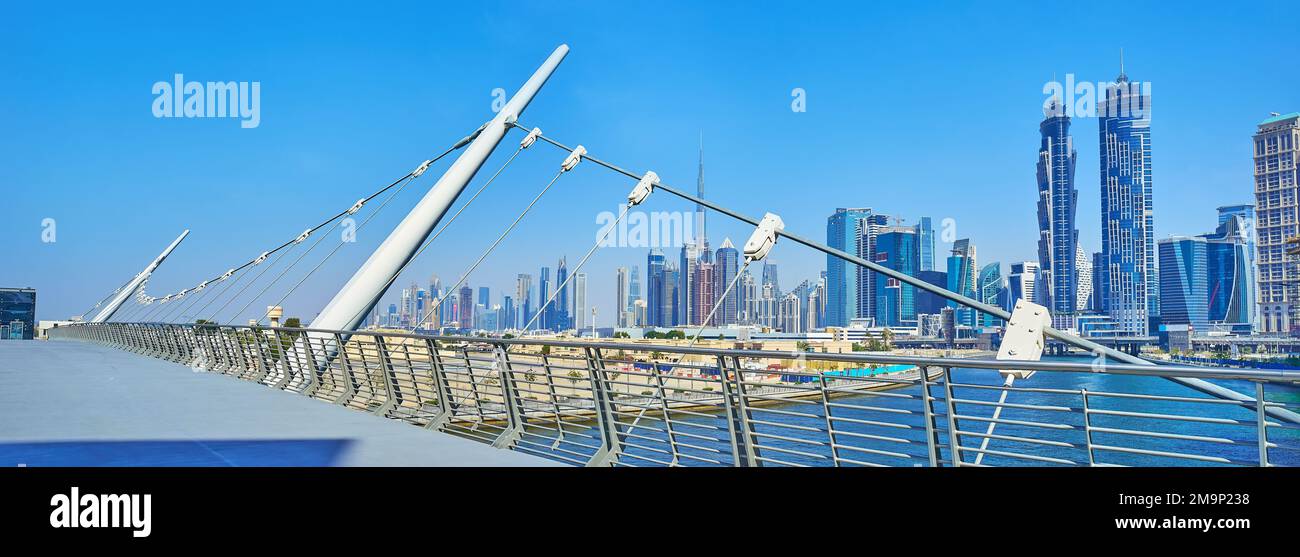 DUBAI, UAE - MARCH 6, 2020: Panorama with modern pedestrian Safa Bridge ...