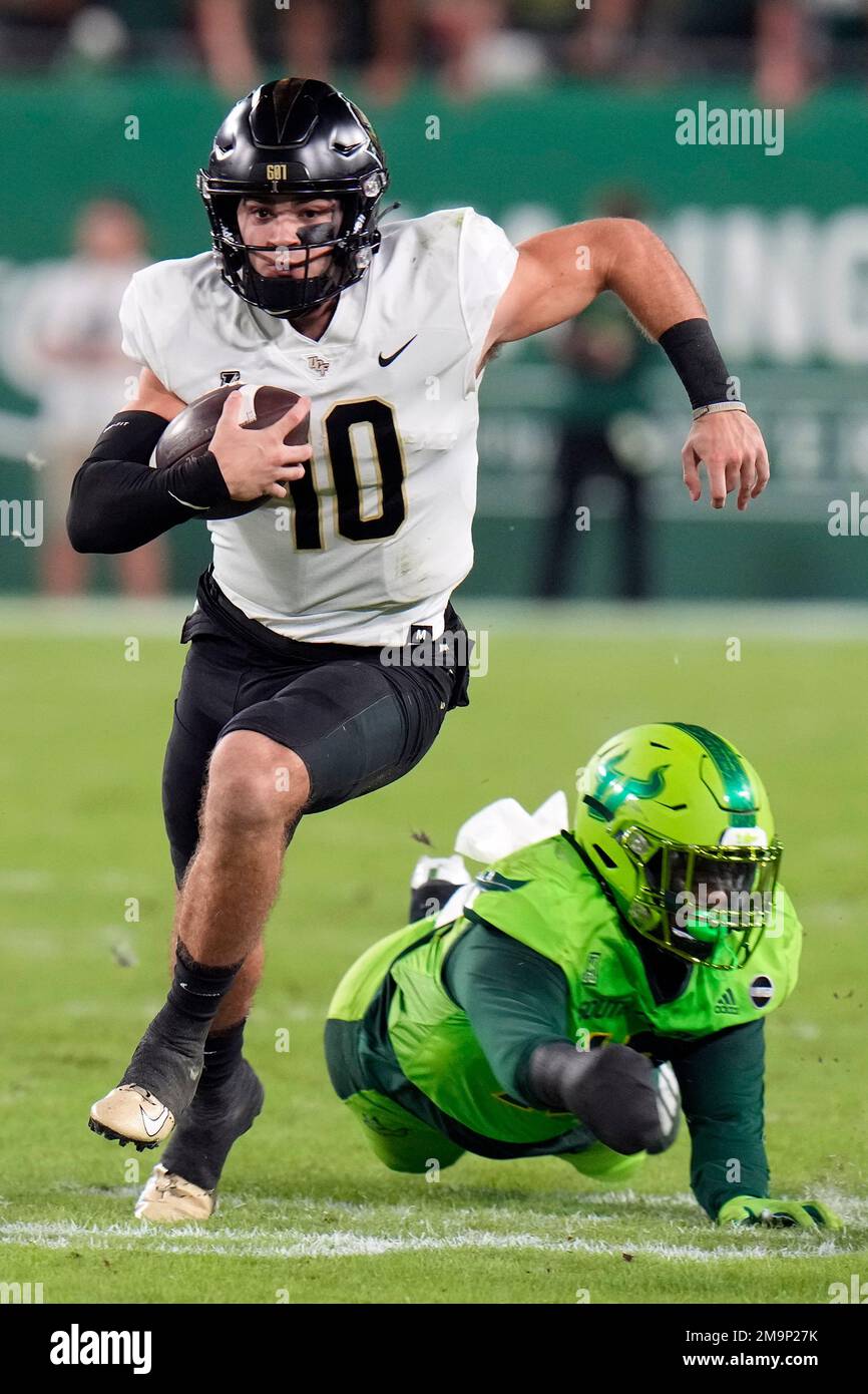 UCF quarterback John Rhys Plumlee (10) runs past South Florida ...