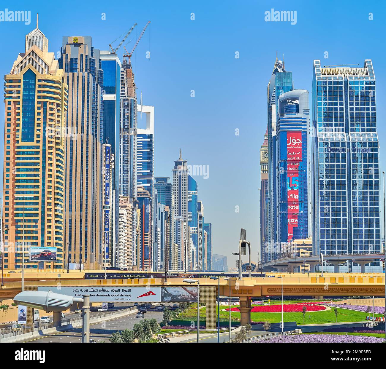 DUBAI, UAE - MARCH 6, 2020: Sheikh Zayed Road with buildings of Dusit ...