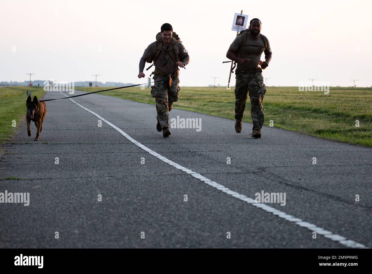 Run past defenders hi-res stock photography and images - Alamy