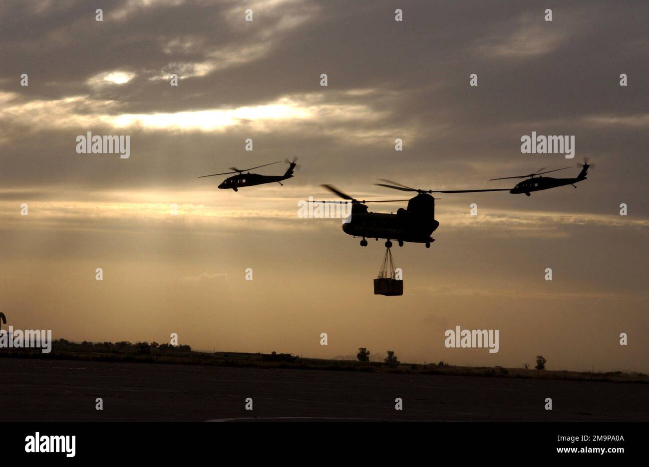A US Army (USA) Army CH-47 Chinook helicopter flies into Kirkuk ...