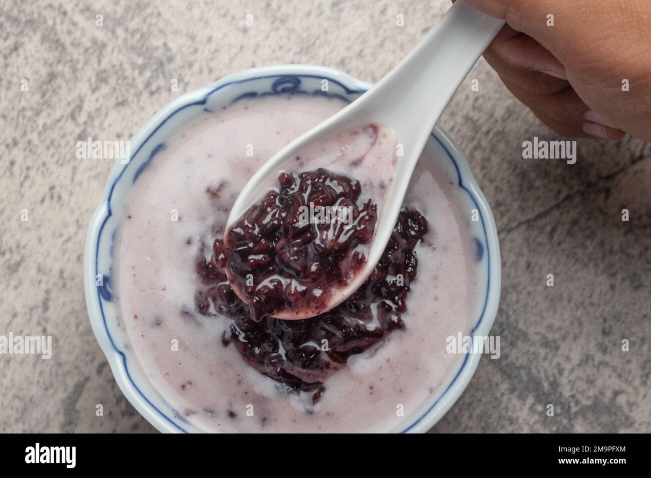 Black sticky rice pudding hi-res stock photography and images - Alamy