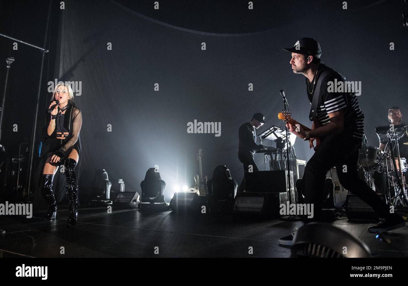 Phantogram - Sarah Barthel and Josh Carter perform in concert at ...