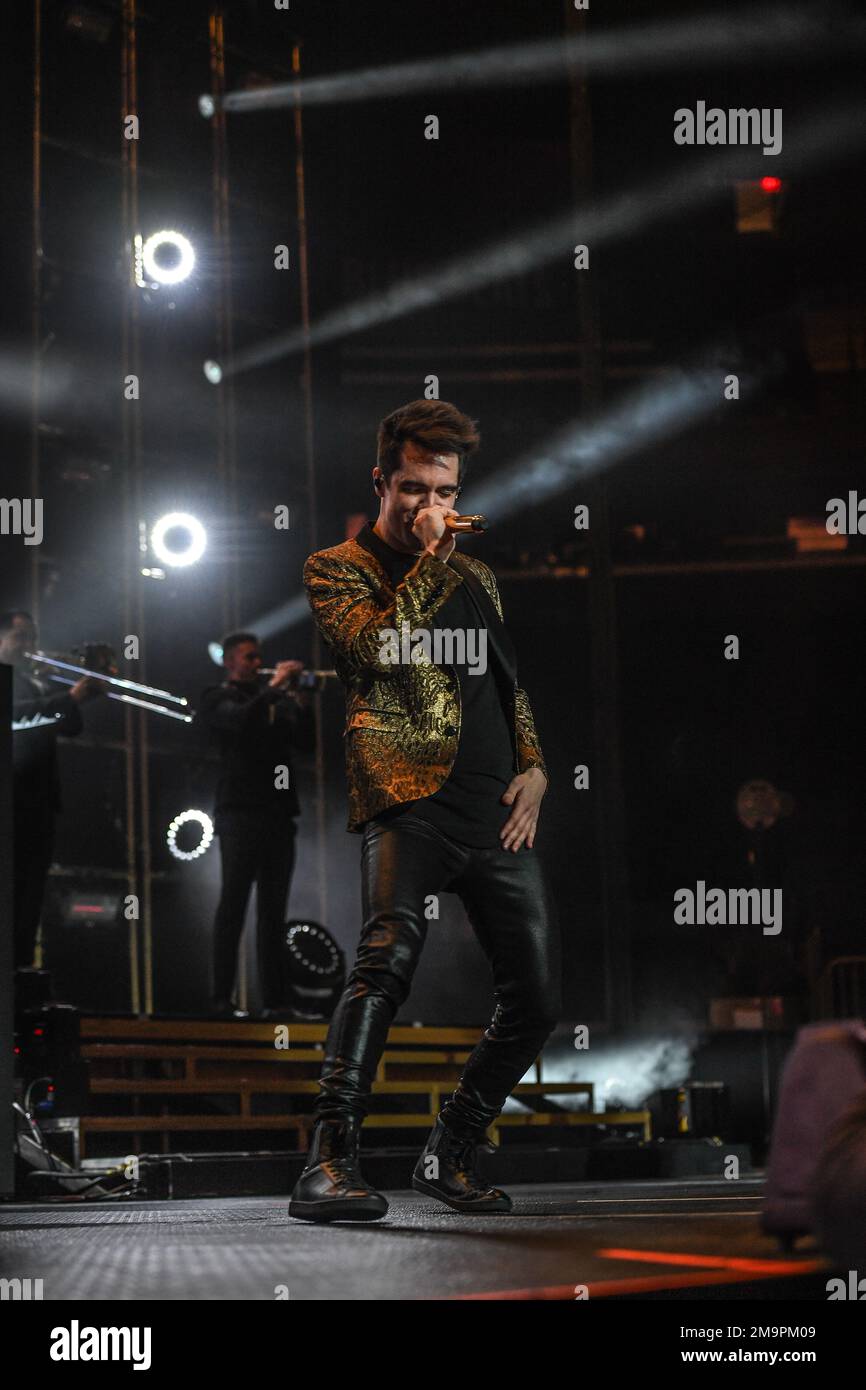 Panic at the disco live hi-res stock photography and images - Alamy