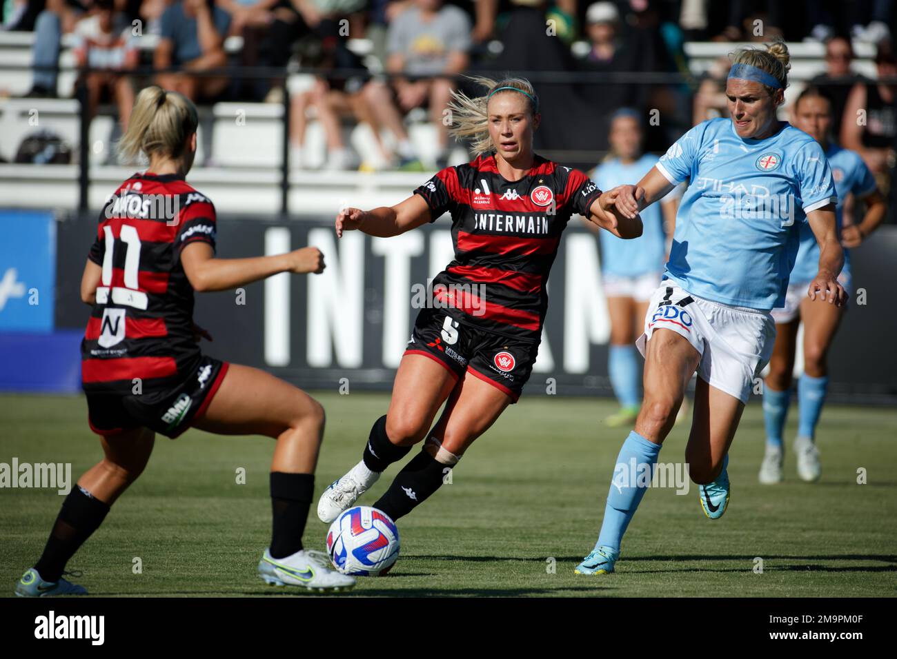 Hannah Wilkinson of Melbourne City competes for the ball with Lauren ...
