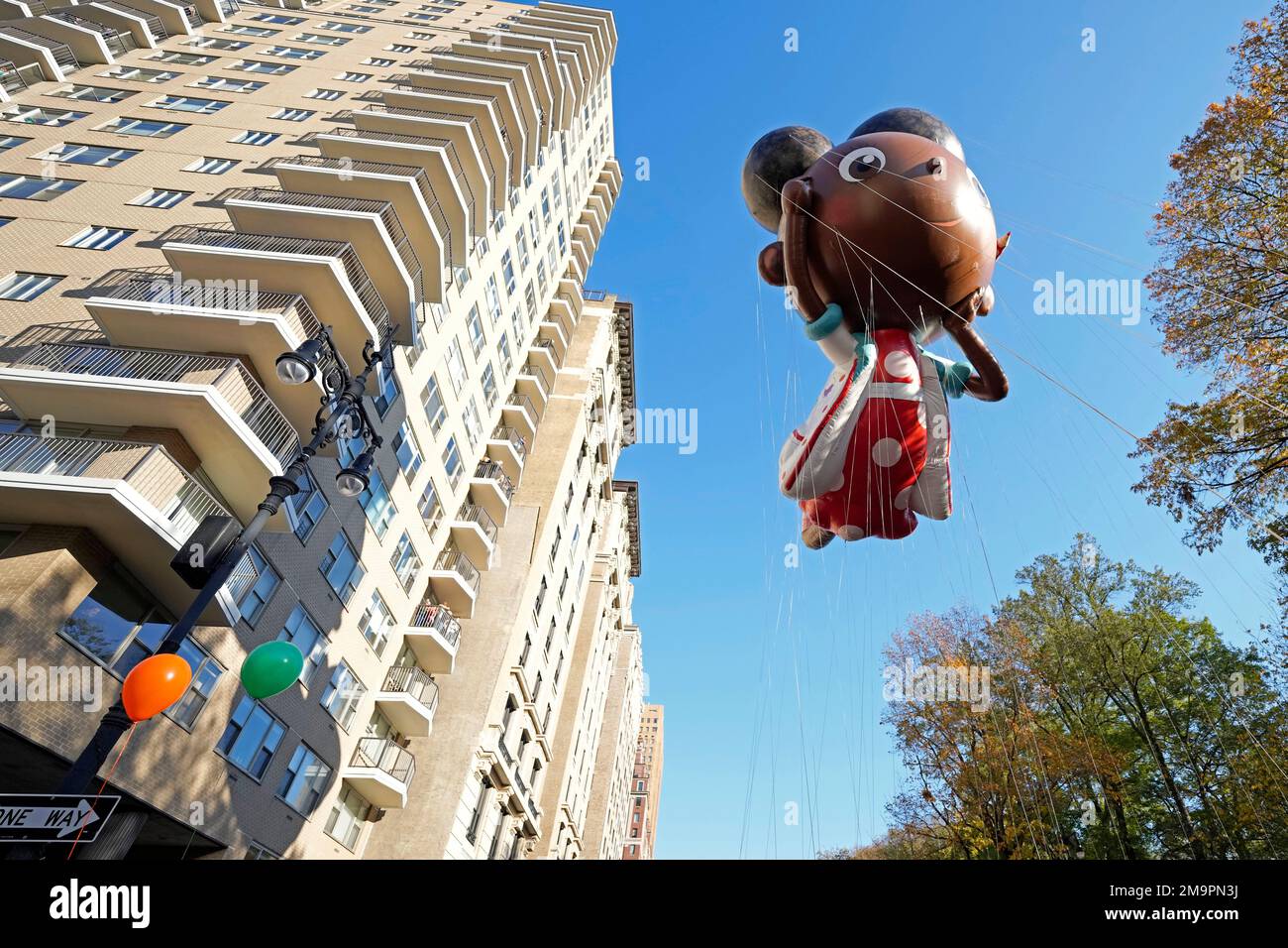 The Ada Twist, Scientist balloon floats in the Macy's Thanksgiving Day ...