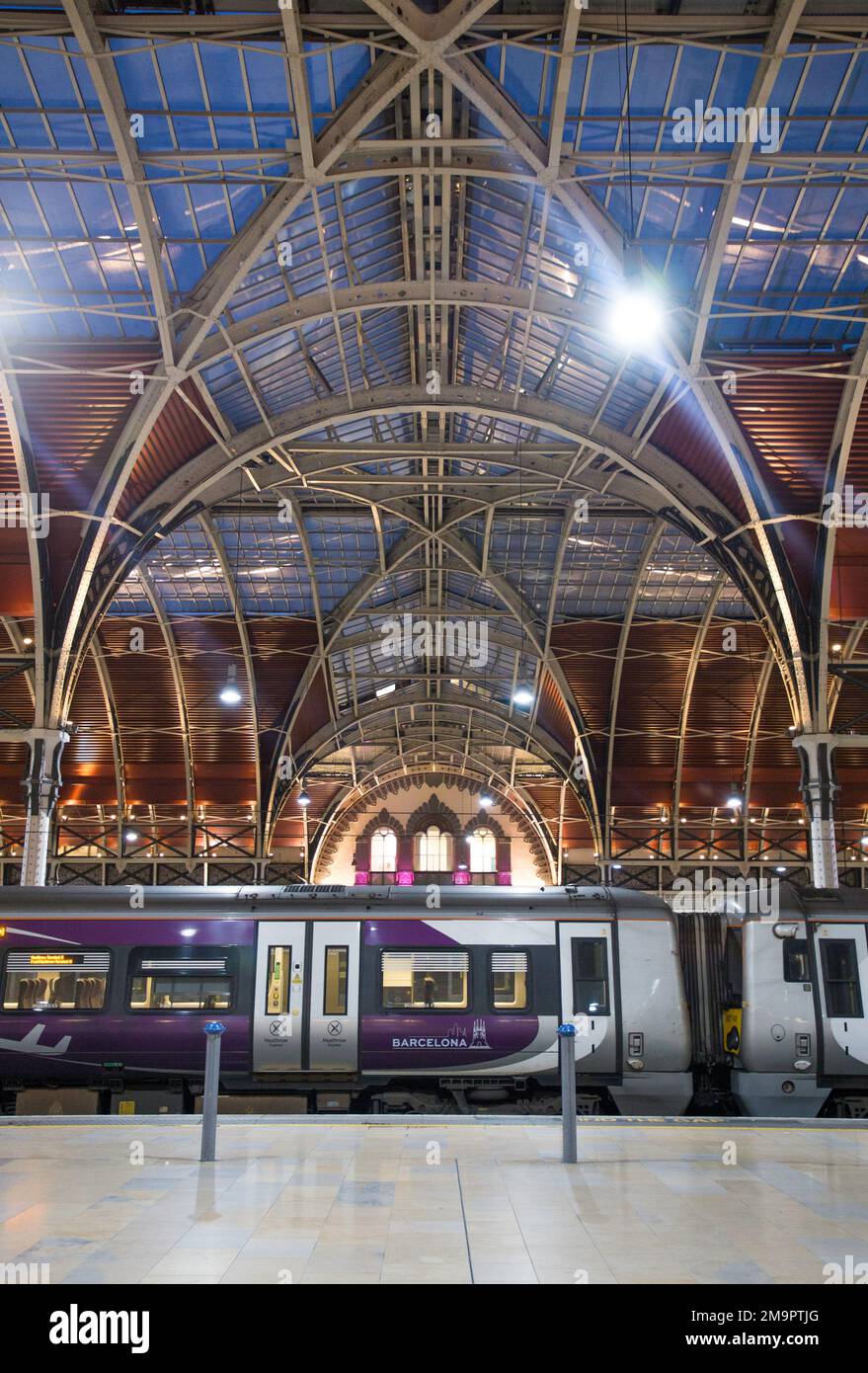 Heathrow Express Paddington Station London GWR Stock Photo - Alamy