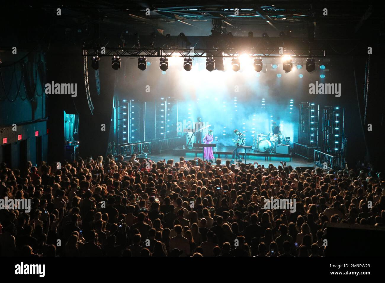 Oh Wonder - Anthony Vander West and Josephine Vander West in concert at ...