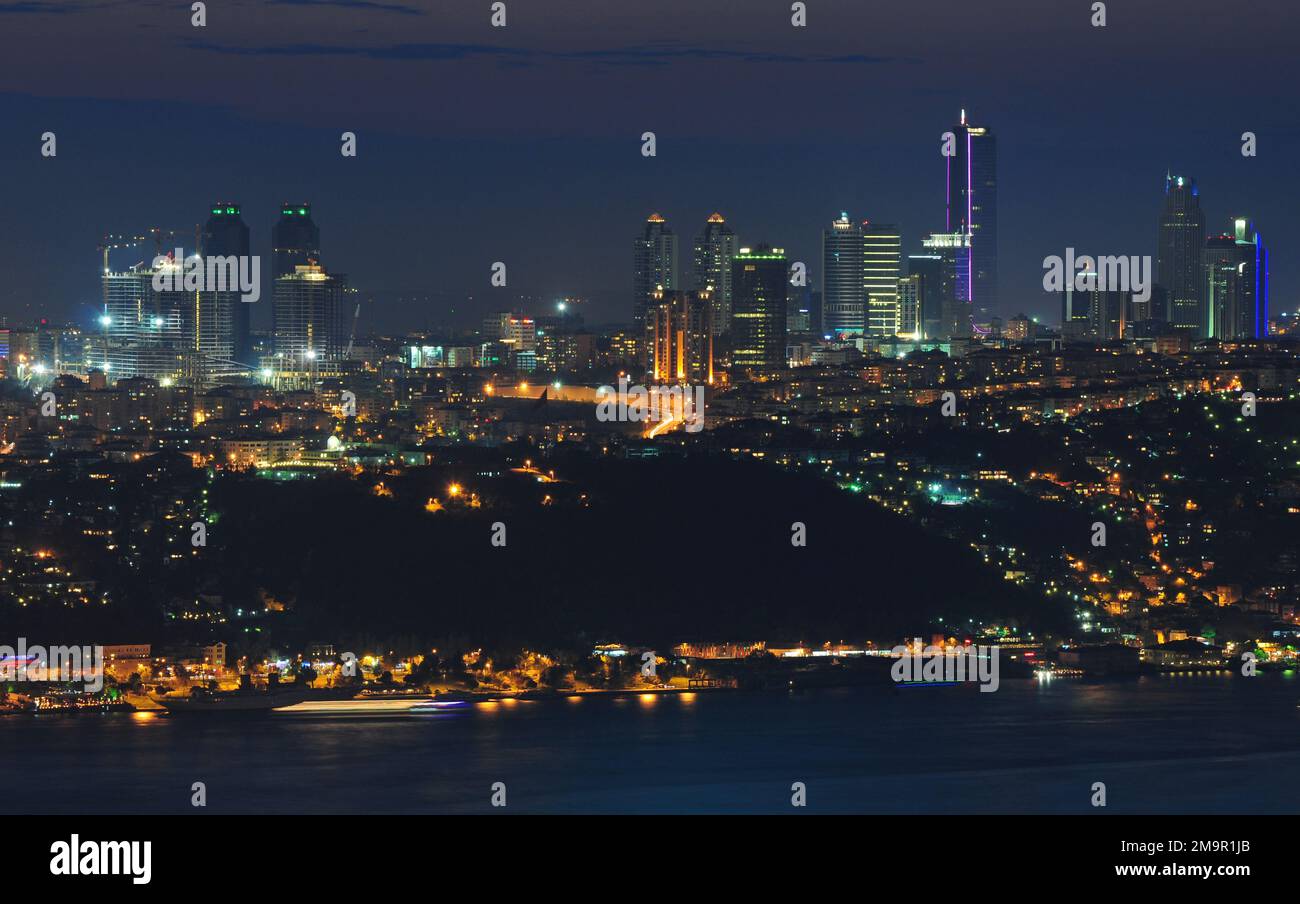 Camlica night mosque hi-res stock photography and images - Alamy