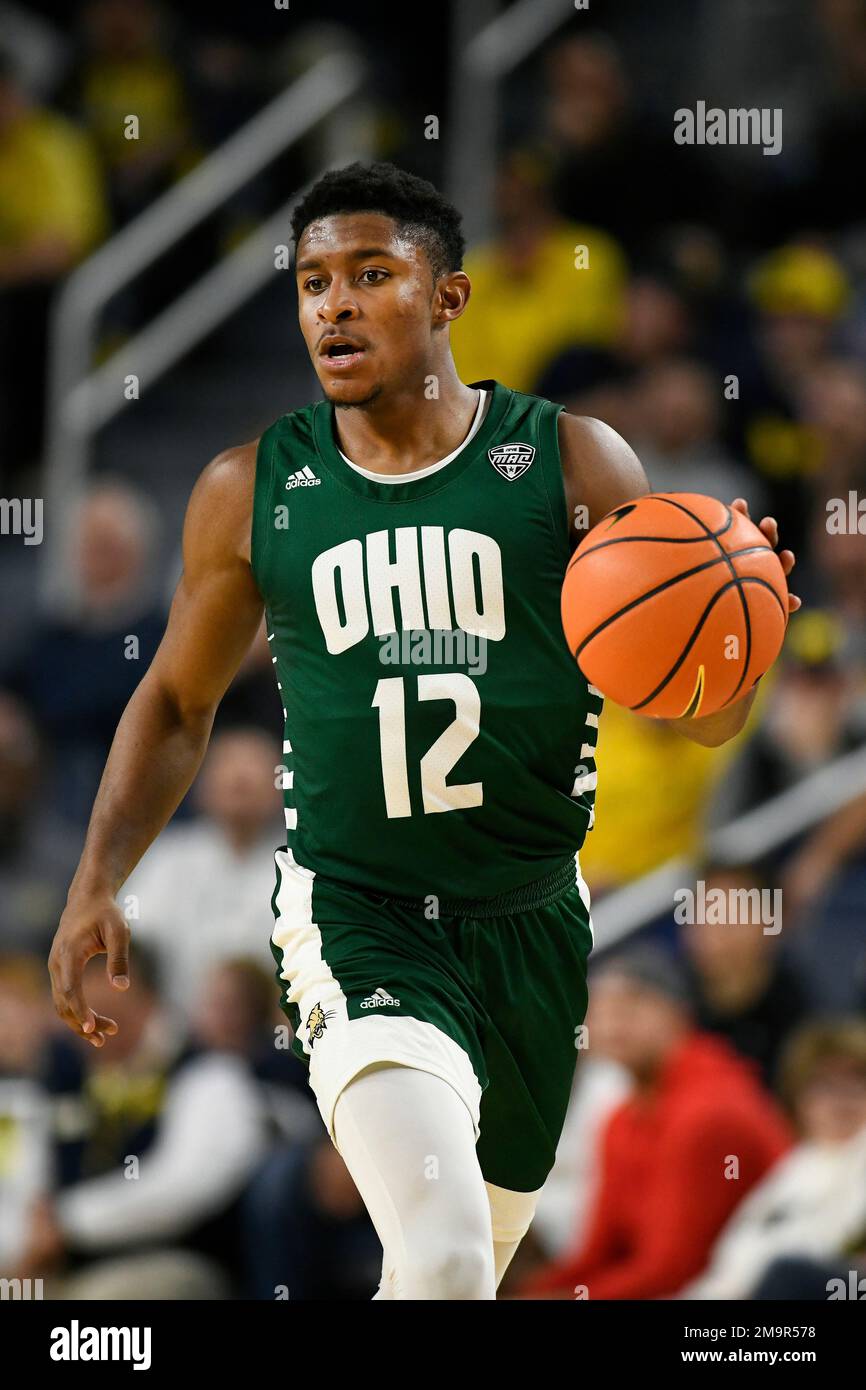 Ohio guard Jaylin Hunter dribbles against Michigan in the first half of ...