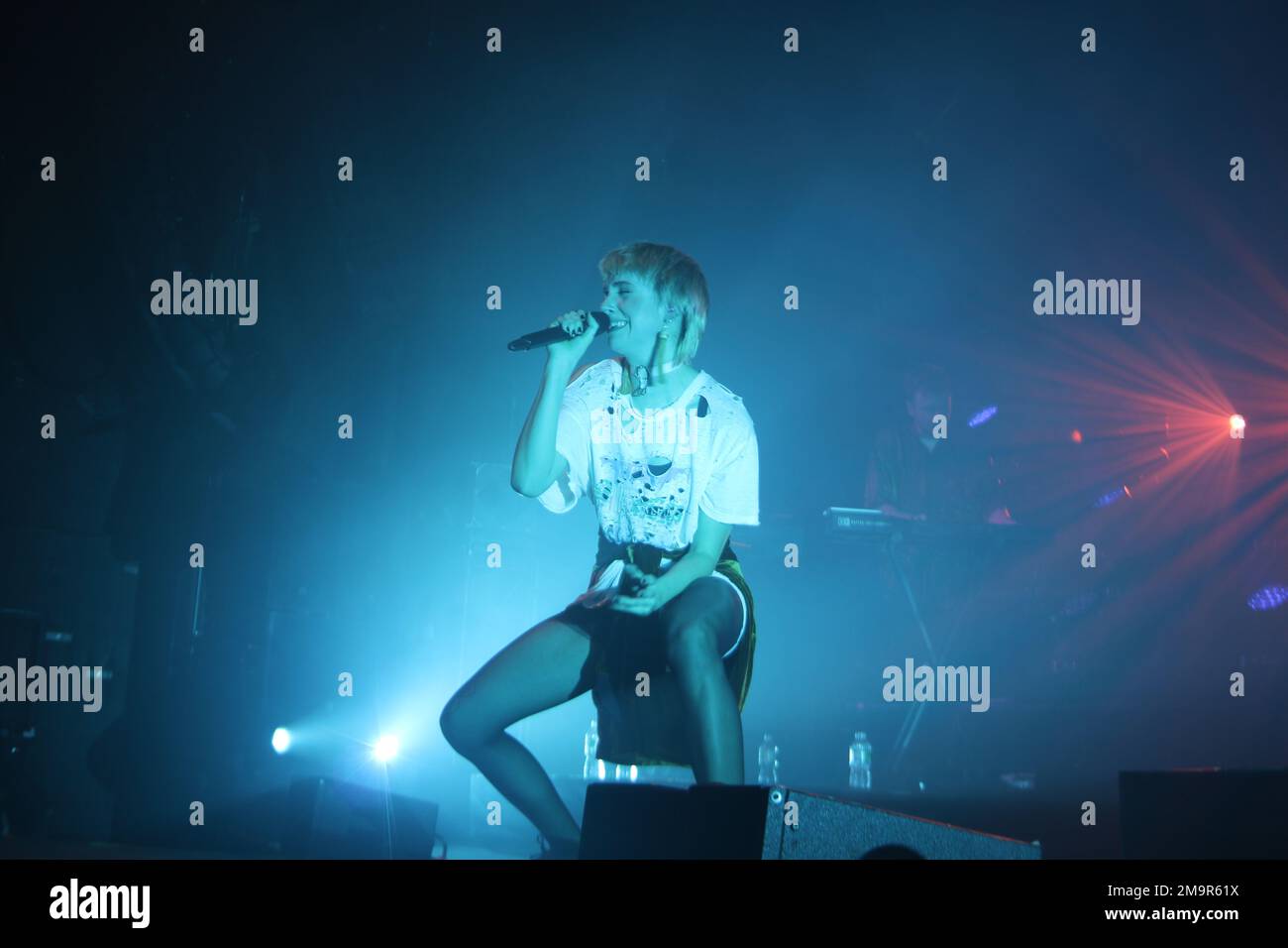 Mo in concert at Brooklyn Steel in New York Stock Photo - Alamy