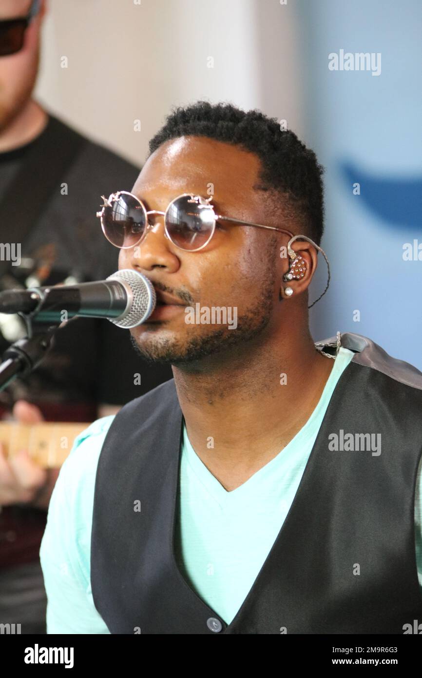 Robert randolph and the family band hi-res stock photography and images ...