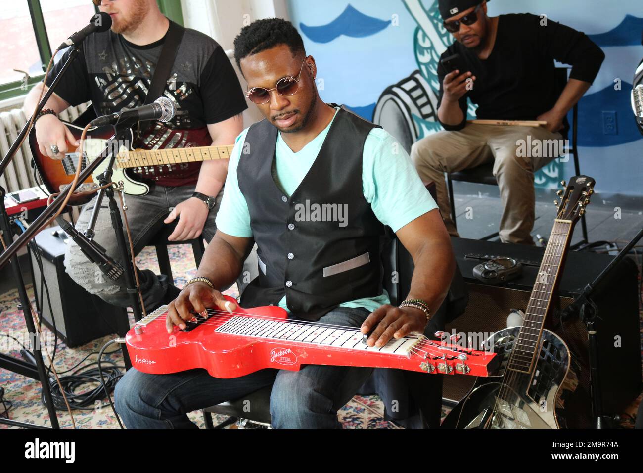 Robert randolph and the family band hi-res stock photography and images ...
