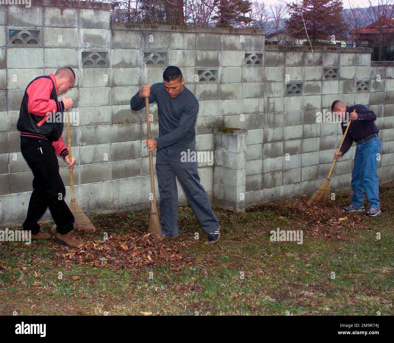 031210-M-4711R-111. US Marine Corps (USMC) Marines with 5th Battalion ...