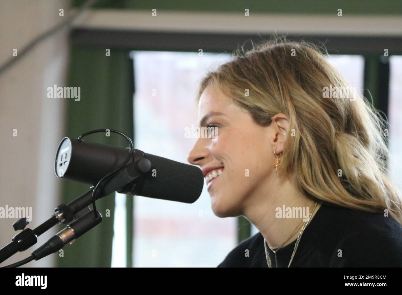 Riah films a session in Brooklyn Stock Photo - Alamy