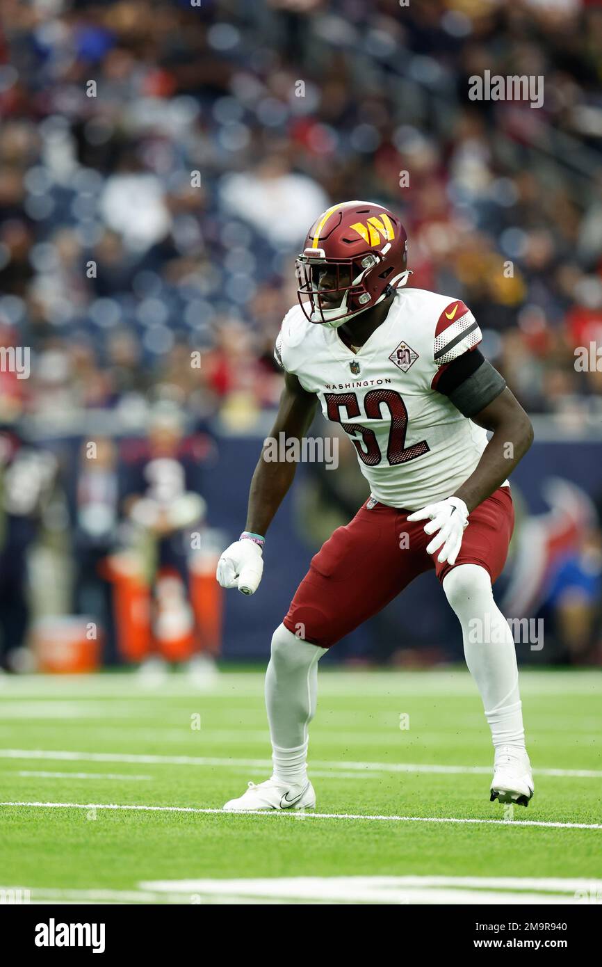 Washington Commanders linebacker Jamin Davis (52) looks to defend ...