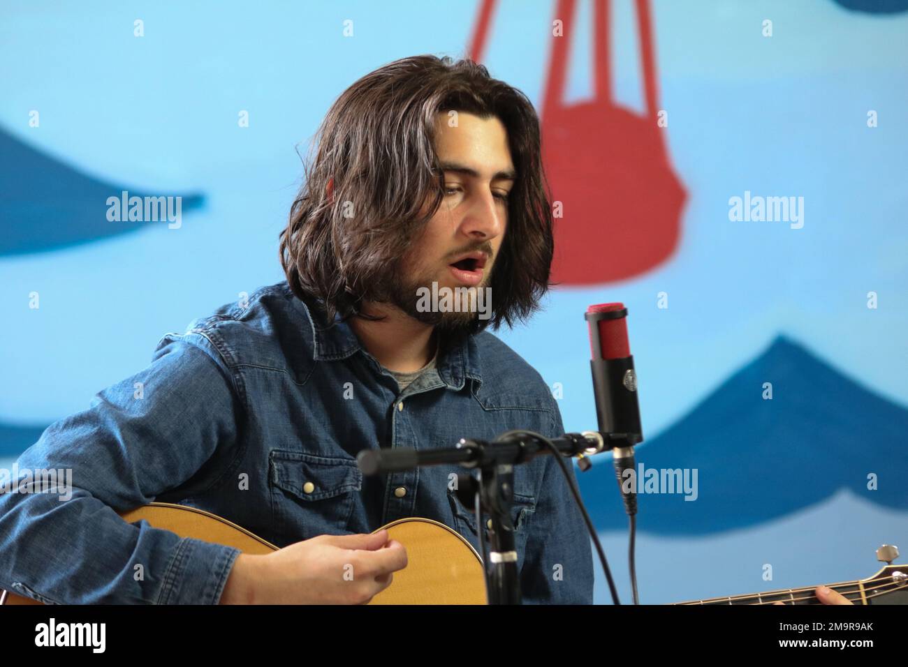 Noah kahan singer hi-res stock photography and images - Alamy