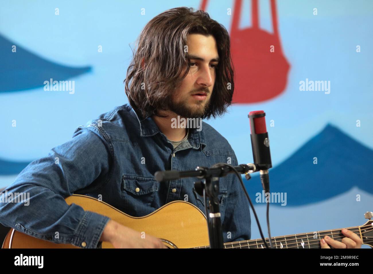 Noah kahan live hi-res stock photography and images - Alamy