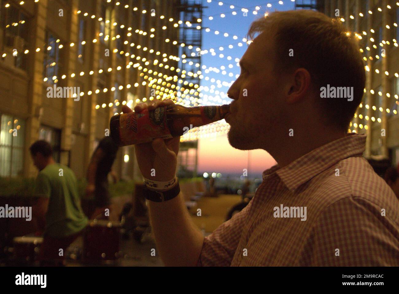 Man drinking beer concert lights hi-res stock photography and images ...