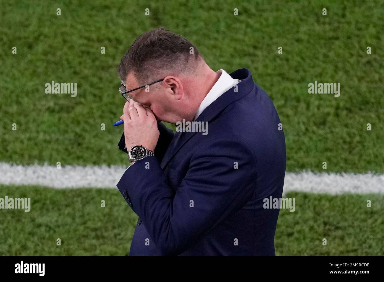 Poland's head coach Czeslaw Michniewicz gestures during the World Cup ...