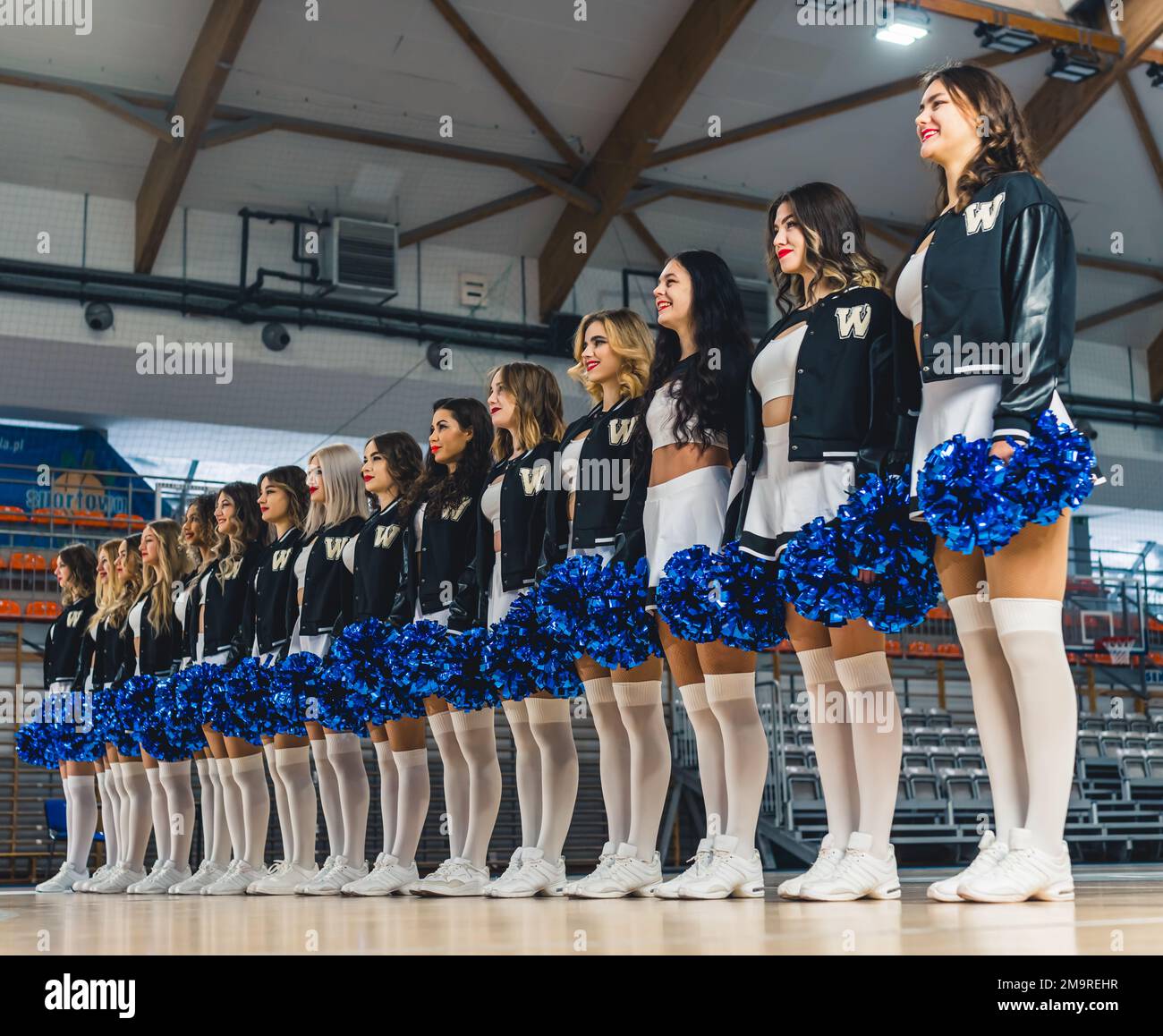 Cheerleading team hi-res stock photography and images - Alamy