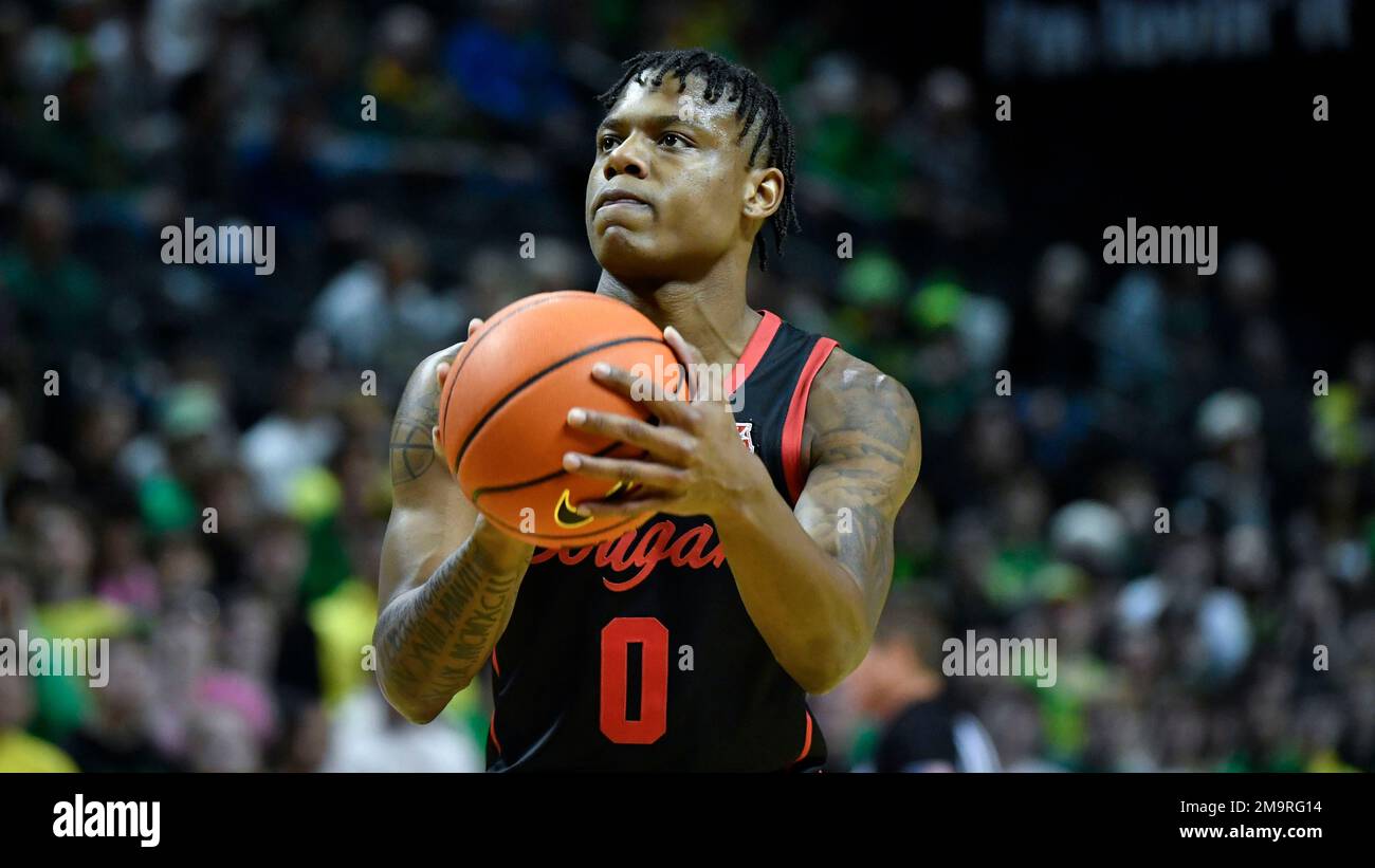 Houston guard Marcus Sasser (0) shoots against Oregon during the second ...