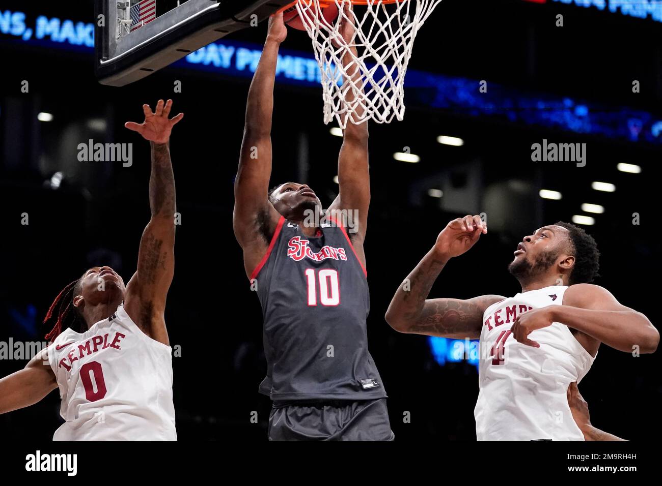 St. John's Montez Mathis (10) dunks against Temple's Khalif Battle (0 ...