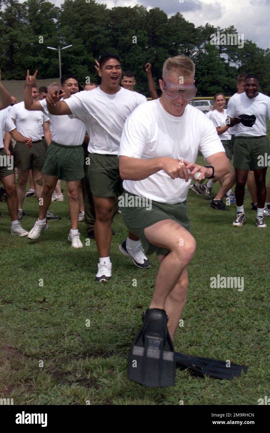 Marine wing headquarters squadron 2 hi-res stock photography and images ...