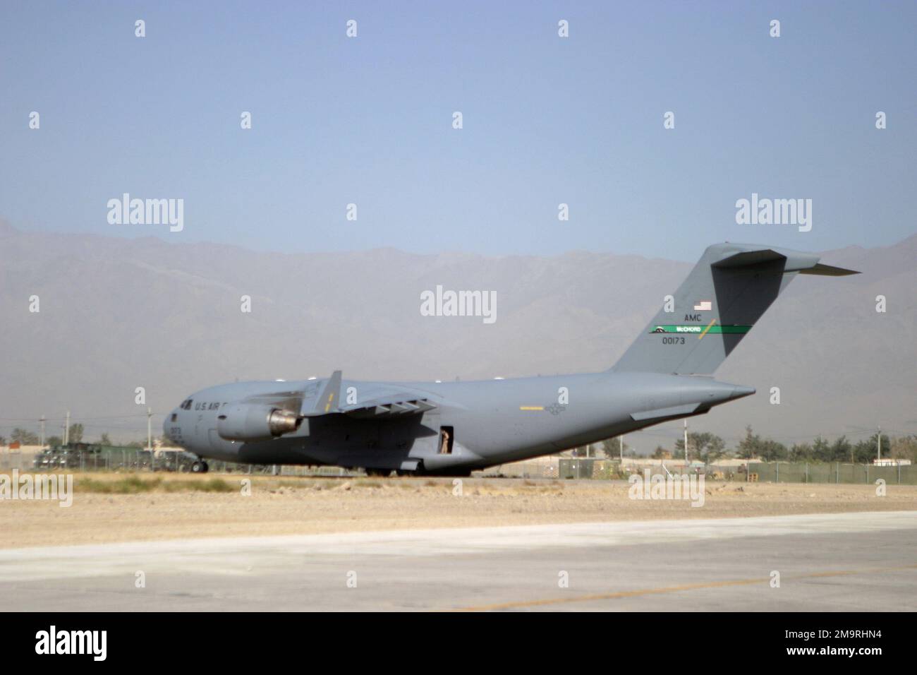 A US Air Force (USAF) C-17A Globemaster III, 62nd Airlift Wing, McChord ...
