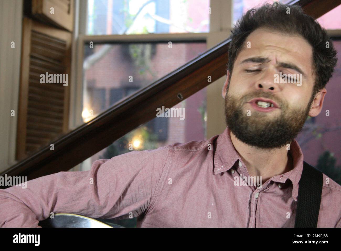 Passenger - Mike Rosenberg films a session in New York Stock Photo - Alamy