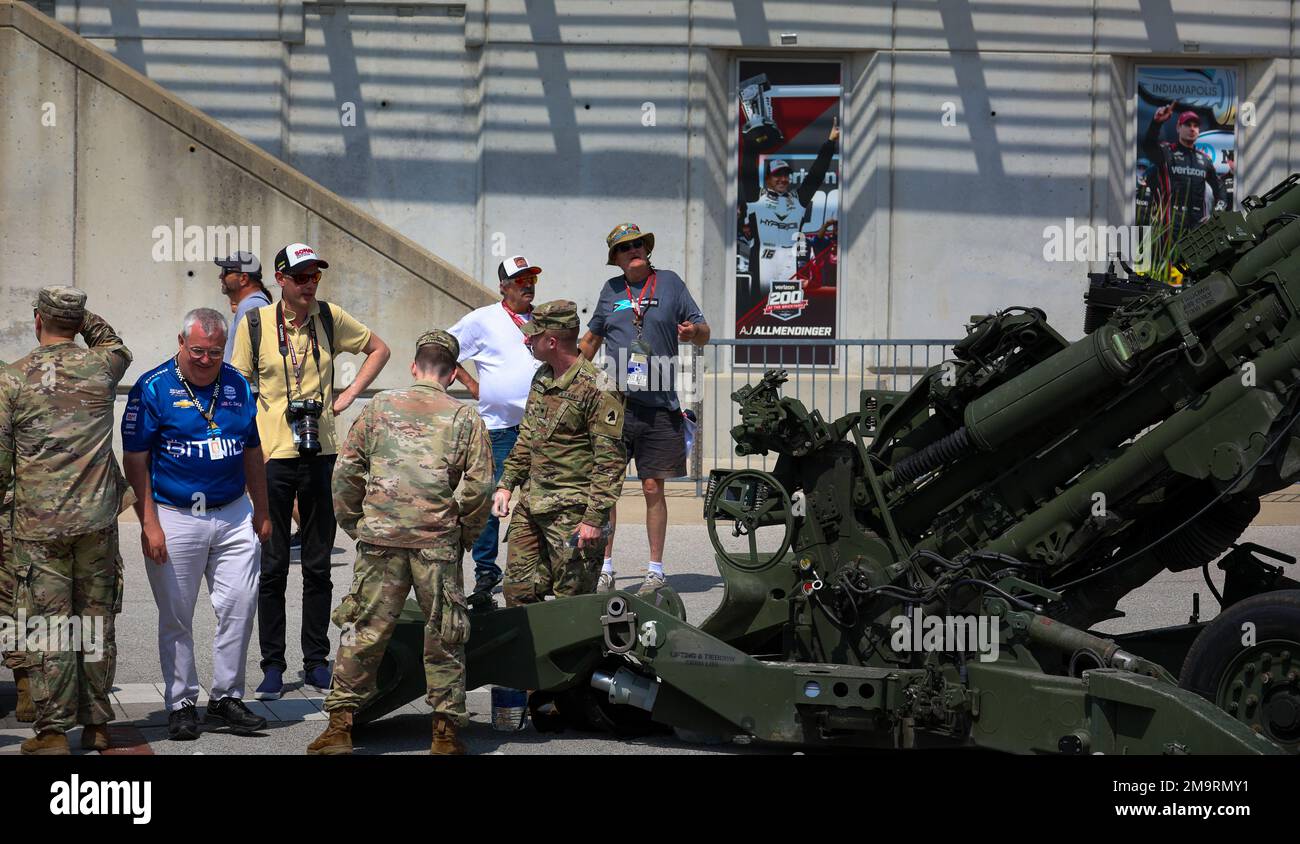 Indiana Army National Guard Soldiers talk to media personnel and ...