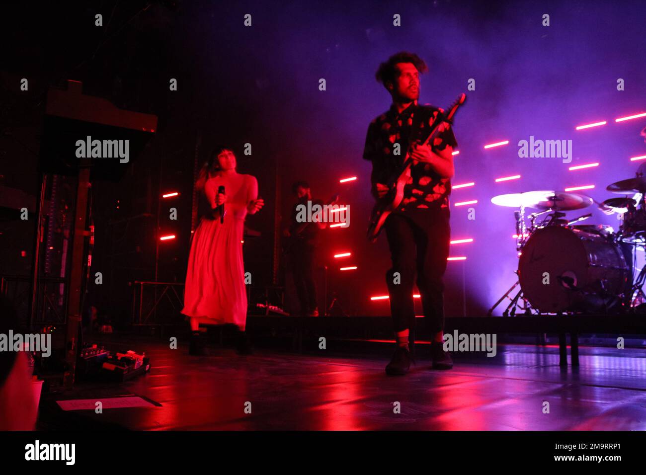 Oh Wonder - Anthony Vander West and Josephine Vander West in concert at ...