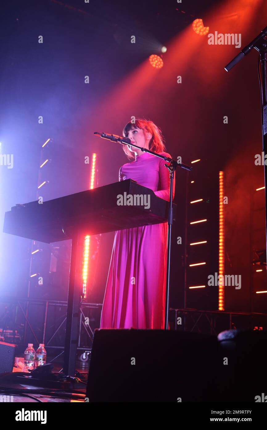 Oh Wonder - Anthony Vander West and Josephine Vander West in concert at ...