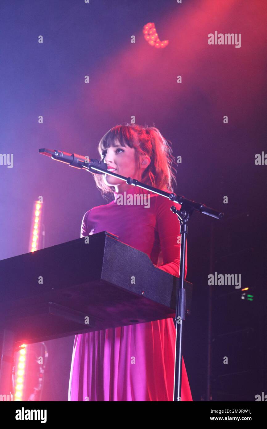 Oh Wonder - Anthony Vander West and Josephine Vander West in concert at ...