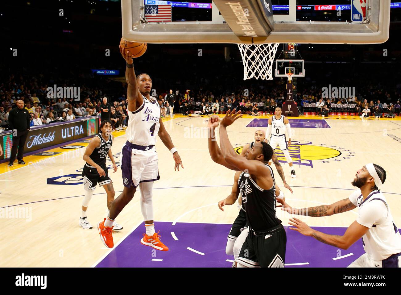 Los Angeles Lakers guard Lonnie Walker IV (4) goes to basket against ...