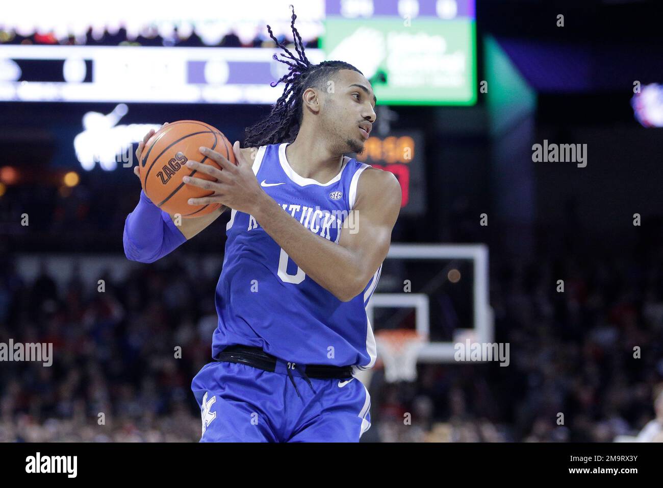 Kentucky forward Jacob Toppin secures the ball during the first half of ...