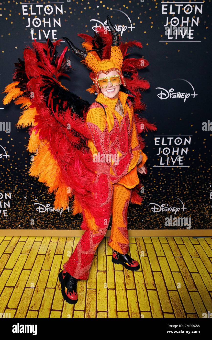 JoJo Siwa arrives at Elton John's final North American show of his ...