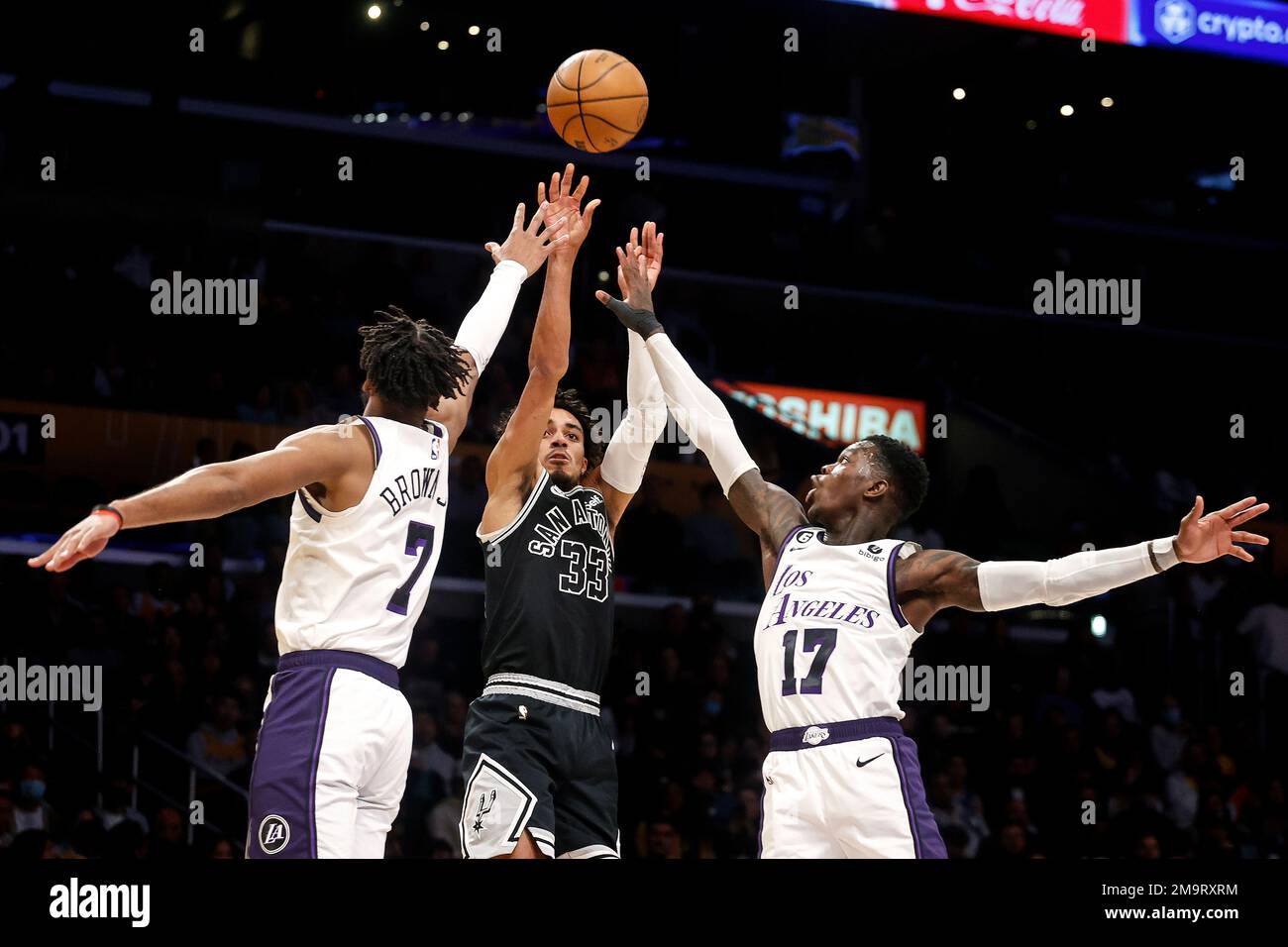 San Antonio Spurs guard Tre Johnes, center, shoots between Los Angeles ...