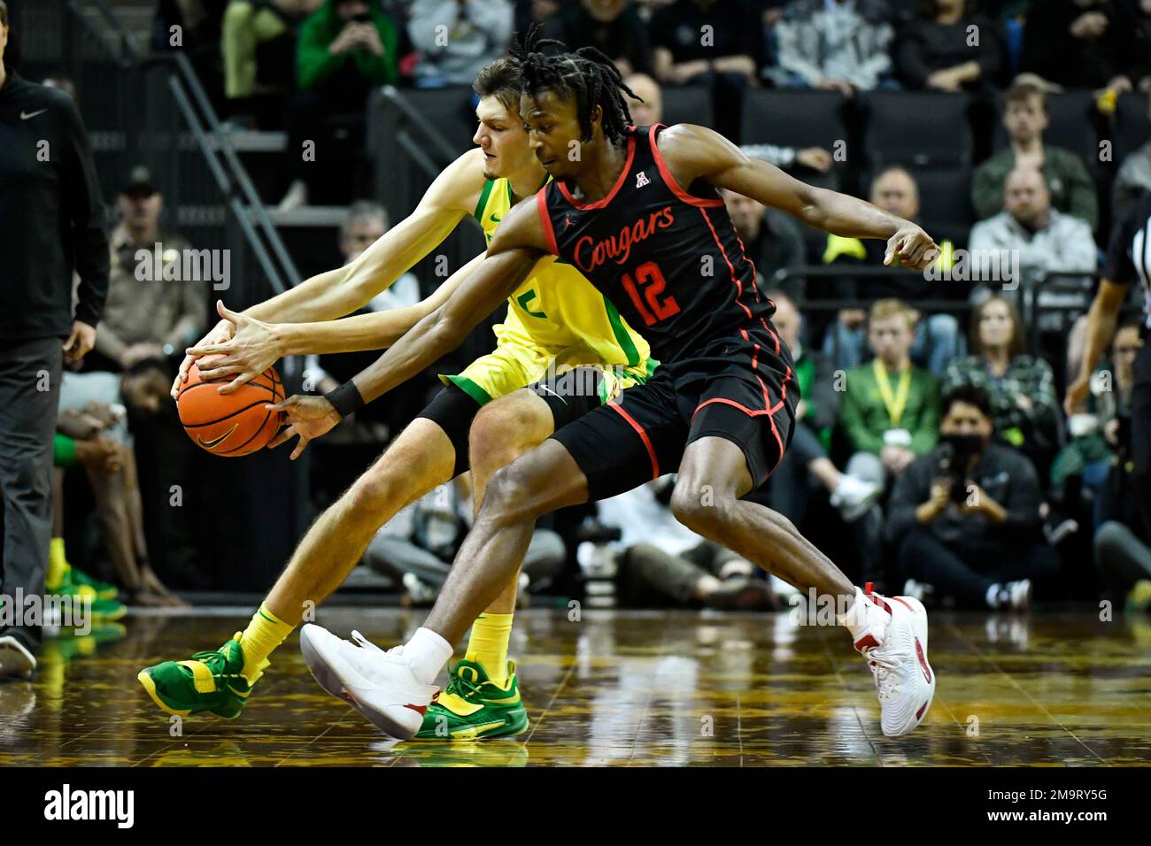 Oregon center Nate Bittle, left, and Houston guard Tramon Mark (12 ...